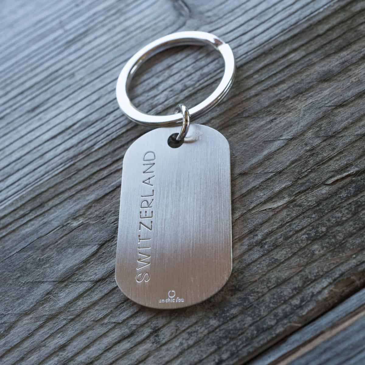 un chic fou - SWISS Cross key ring. Solid silver key ring. Drawing Cross.